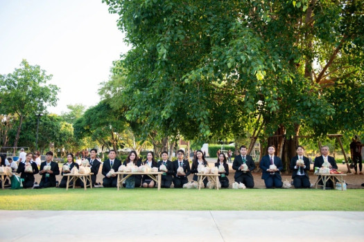 CPLI, LDP, PLP and FLP Young Leaders give alms to monks and 12 young ...